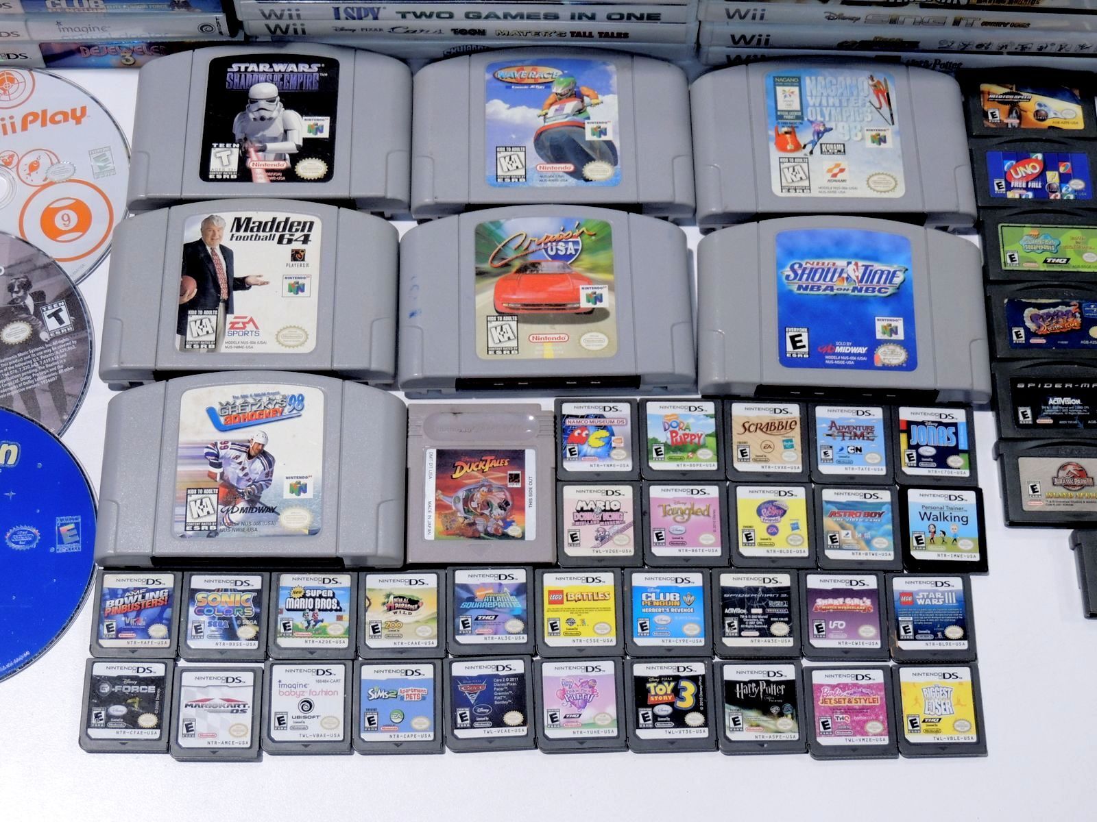 Lot of 174 Nintendo Wii, GameCube, DS, Game Boy, N64, SNES and NES ...