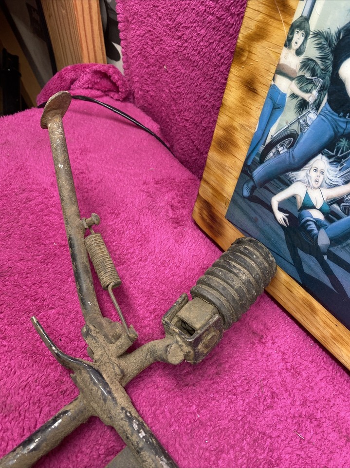 Yamaha frame cradle lower engine mount foot peg bracket kick stand Jt1 ...