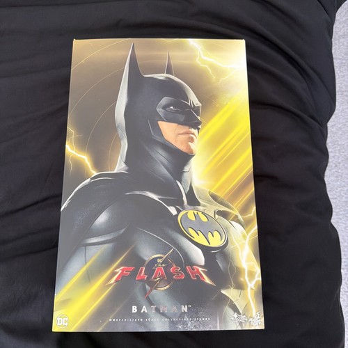 Hot Toys Batman The Flash Modern Suit MMS712 Michael Keaton plus custom ...