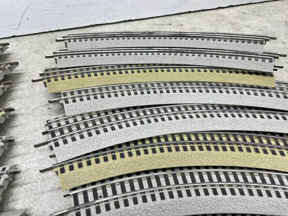 LIONEL FASTRACK O-36 GAUGE HUGE TRACK LOT OF 21 CURVED | eBay