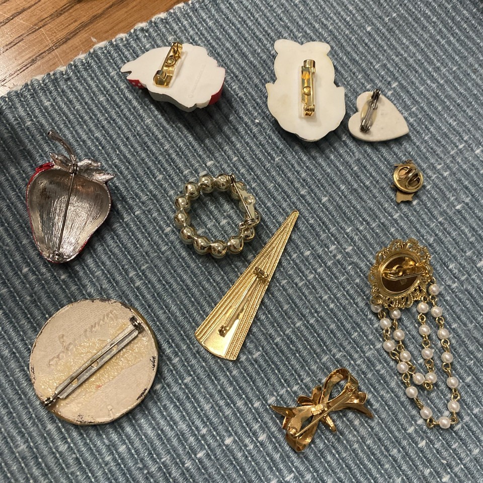 Lot 10pc Pins/Brooch Vintage to glam/doll up Ugly Christmas sweater ...