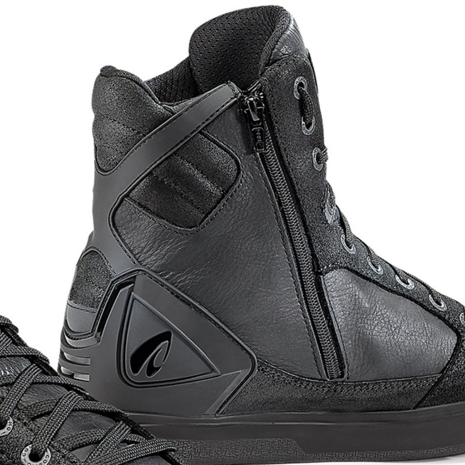 motorcycle boots | Forma HYPER black urban street city waterproof ...