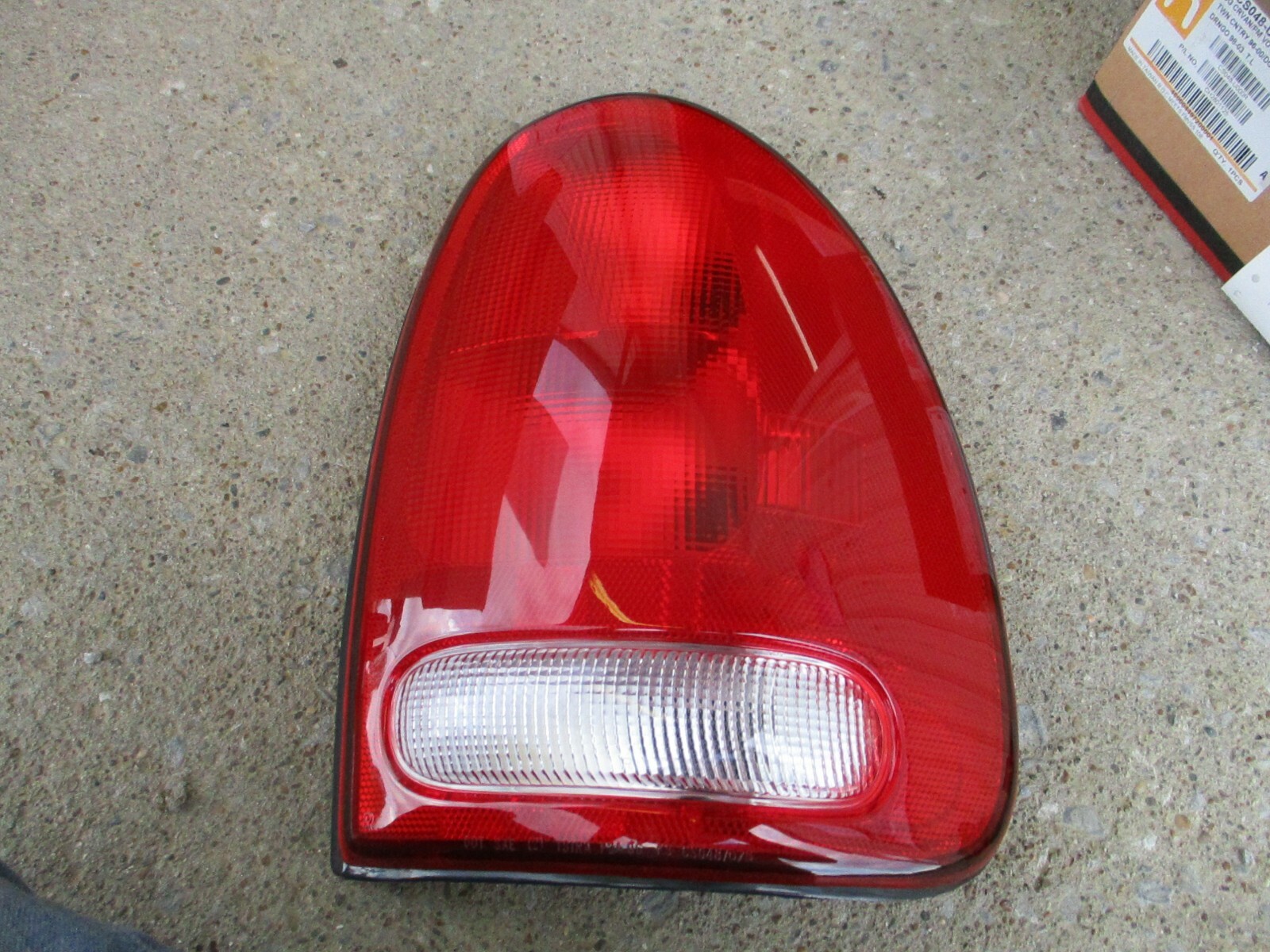 96-00 DODGE/PLYMOUTH/CHRYSLER CARAVAN TAIL LIGHT CH2801125 4576244 ...