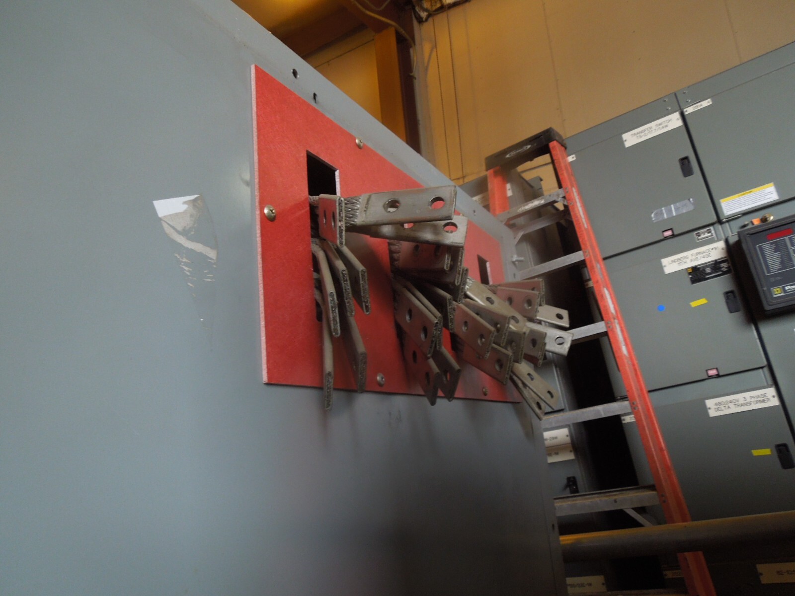 Square D Power-Style Switchboard 3000A 3ph 480/277V MLO 4-1200A PEC/PEF ...