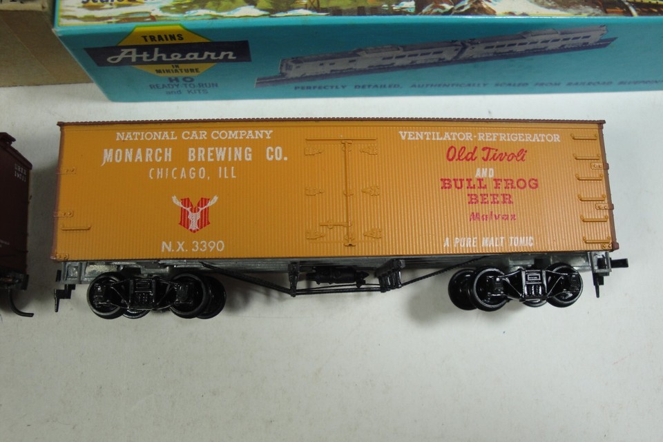 HO Athearn Roundhouse Beer 40' Box Car Wine Car Walthers Beer Can Car ...