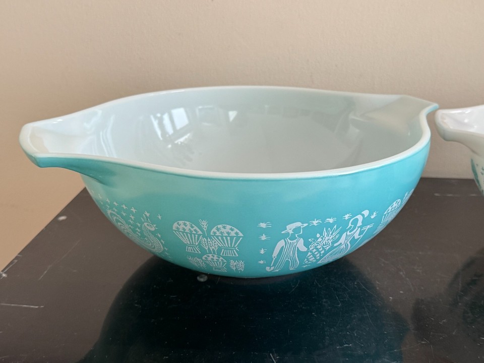 Vintage Pyrex Amish Blue Turquoise and White Mixing Bowls 442; 443; and ...
