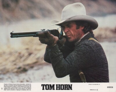 Tom Horn 1980 8x10 inch lobby card Steve McQueen takes aim with rifle ...