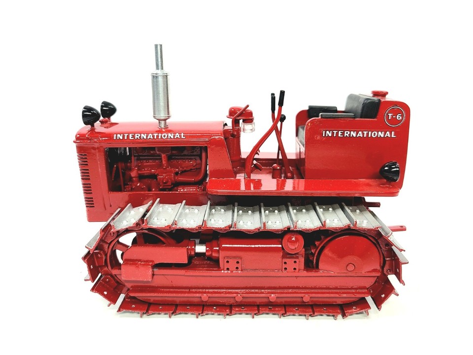International IH T-6 Crawler Tractor - Gilson Riecke 1:16 Scale Model ...