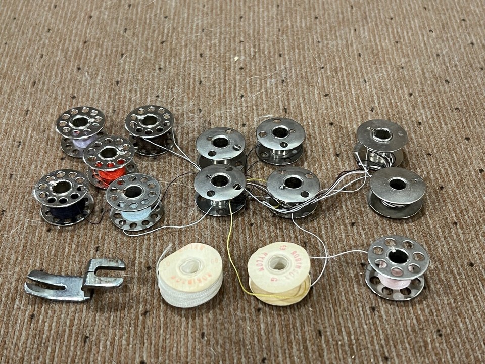 Lot of 14 vintage sewing bobbins | eBay