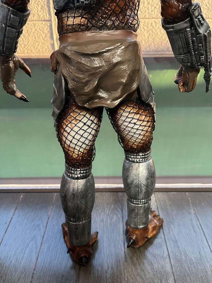 Predator figure, approximately 59cm tall | eBay