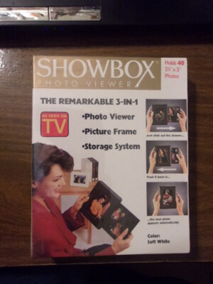 SHOWBOX~PHOTO VIEWER~HOLDS 40 3.5"x5" PHOTOS~SOFT WHITE~AS SEEN ON TV ...
