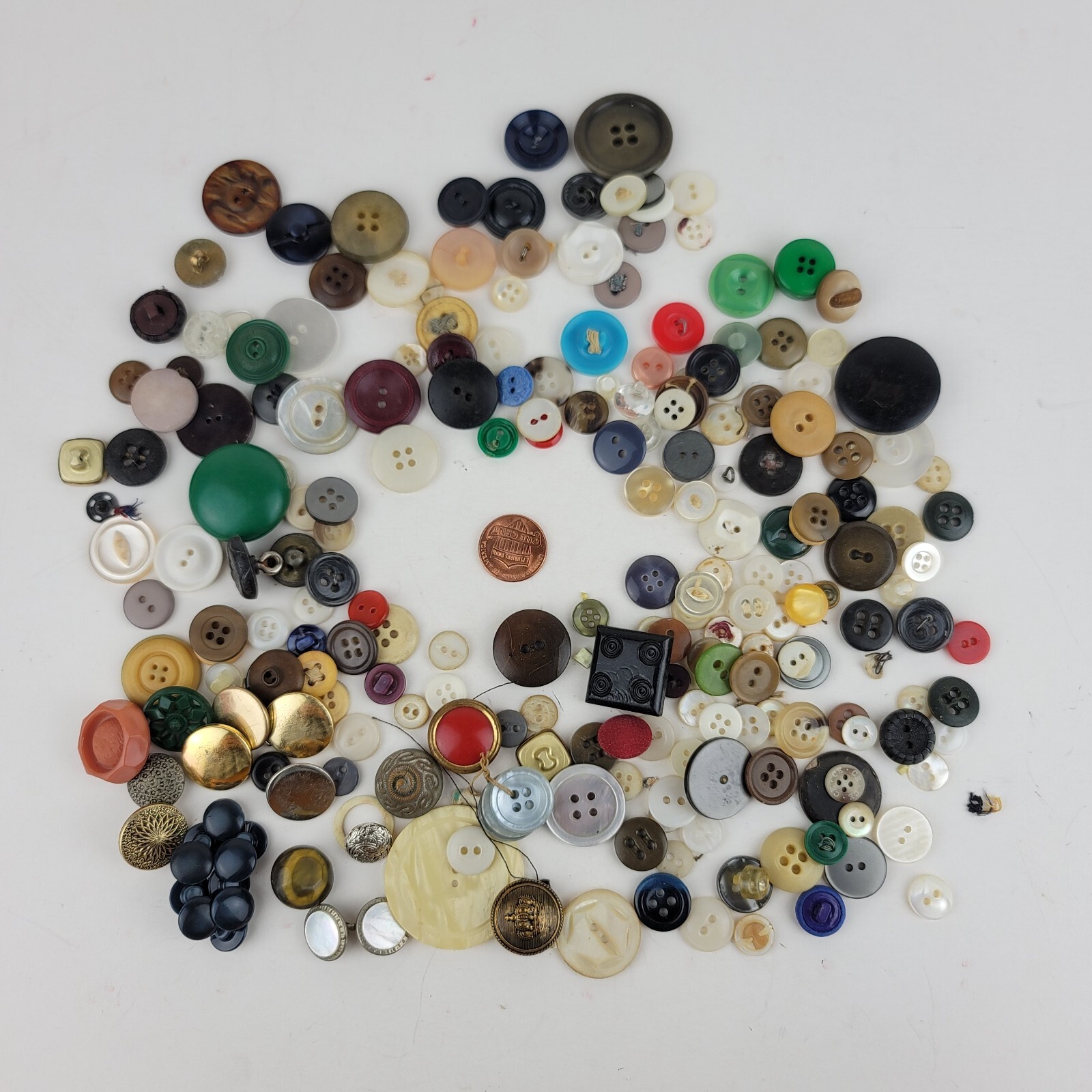 x220 Vintage Assort Button Lot Plastic Crafting Sewing Multi Purpose ...