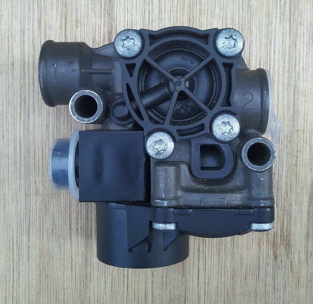 Knorr Bremse ABS Modulator Valve K038438 VOLVO DAF IVECO Man MERCEDES ...