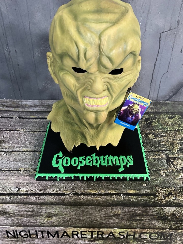 Goosebumps Mask Display Stand Halloween Mask The Haunted Mask Book Show ...