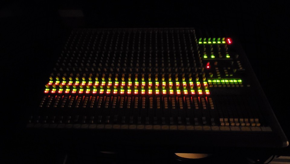 Soundtracs Topaz 24 channel 8 buss mixer Console | eBay
