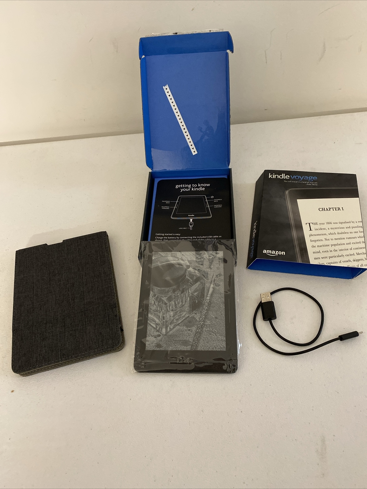 Amazon Kindle Voyage E-reader 6” 300 ppi 4GB Daylight Readable w Case ...