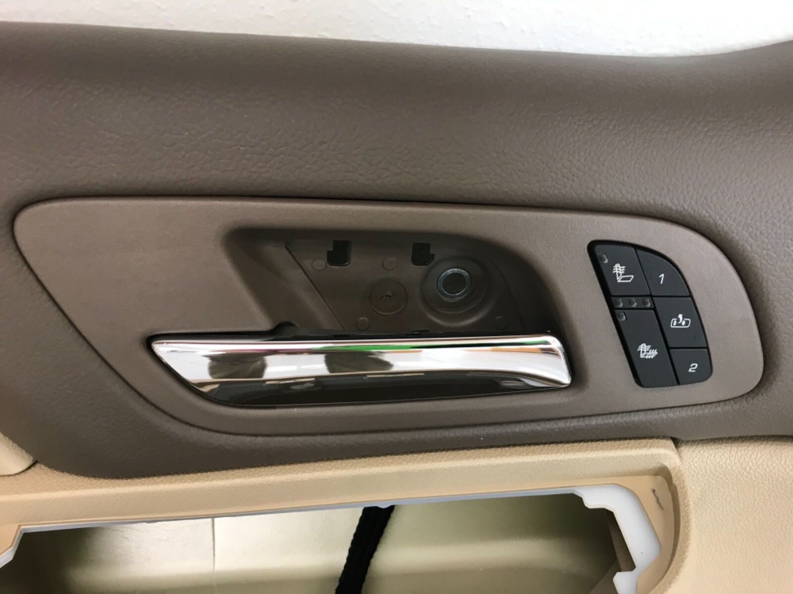 OEM GM Front Left Interior Door Trim Panel 84127287 | Cashmere ...