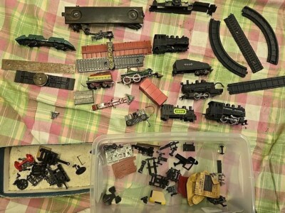 Huge Lot Of Parts HO Rivarossi, Italy Train Locomotive Engine, 1050/ ...