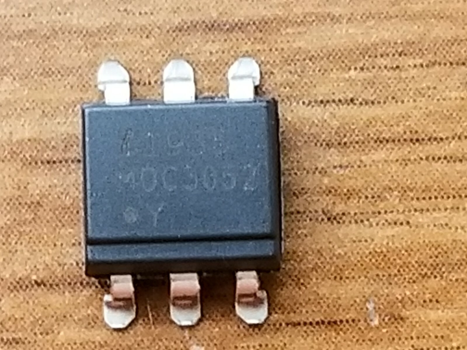 MOC3052 6SMD Surface Mount Opto-Isolator Triac Output - 25 Pieces | eBay