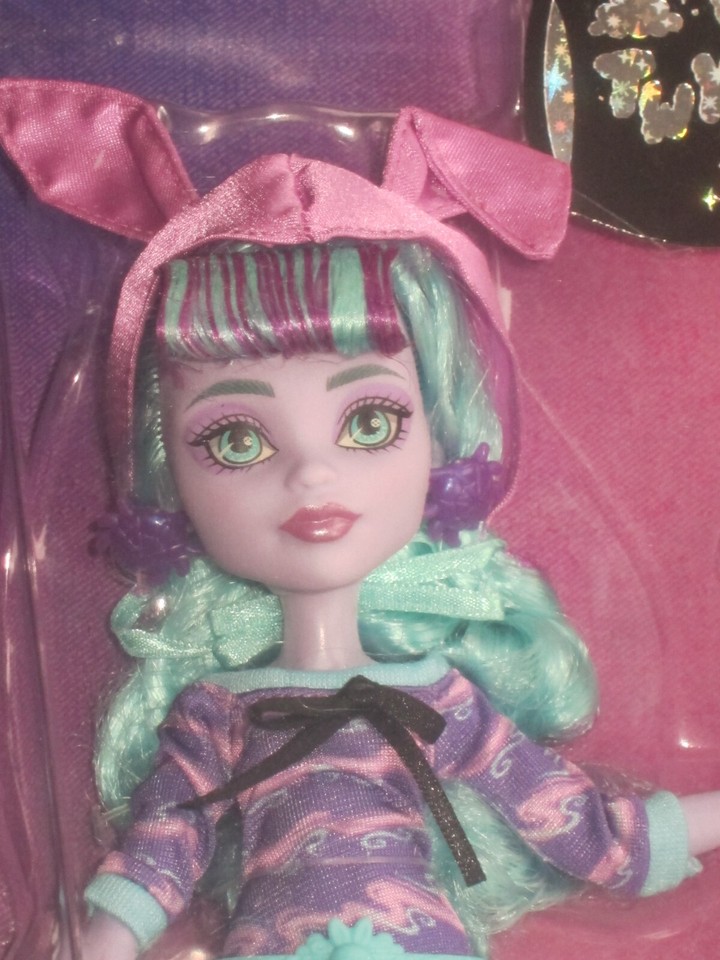 Monster High ~ Creepover ~ Party G3 ~ TWYLA w Dustin ~ & Sleepover ...