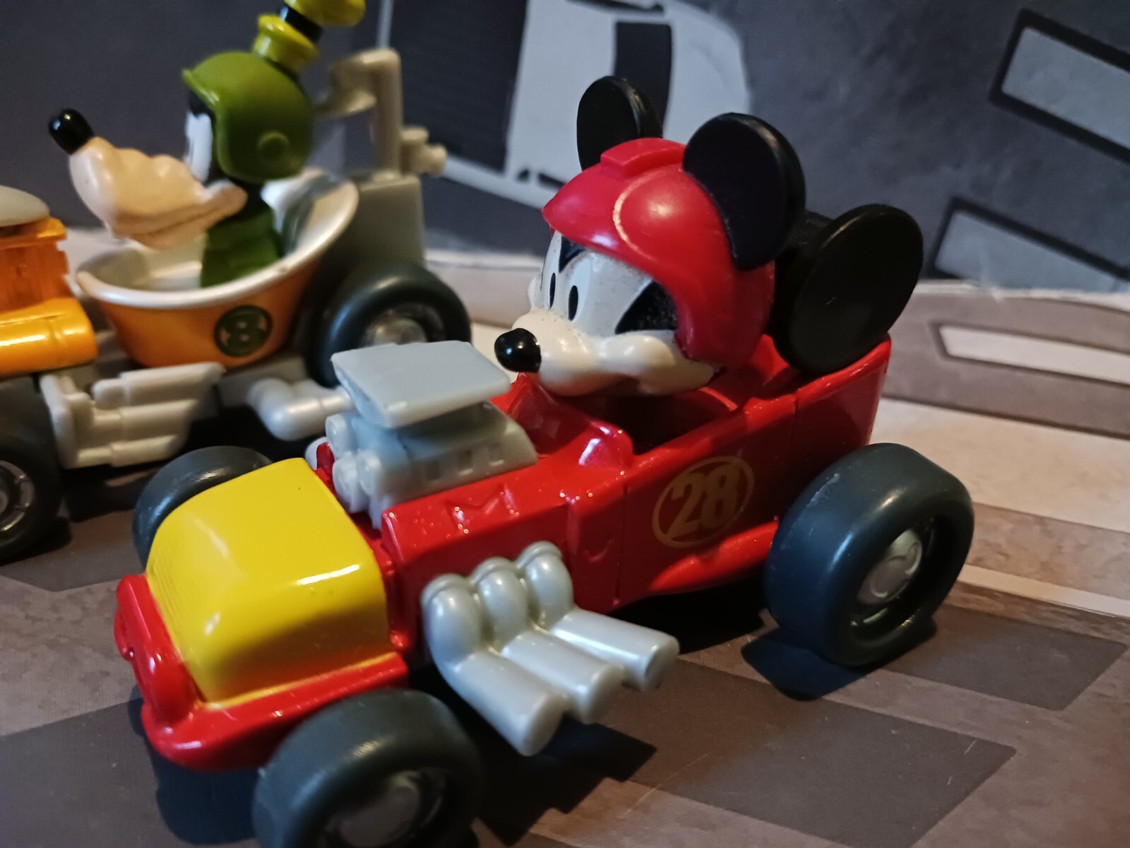 Mattel 2016 Mickey Mouse Hot Rod & Goofy turbo tubster Roadster DISNEY ...