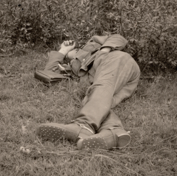 EXHAUSTED! WEHRMACHT SOLDIER DOWN ASLEEP IN THE FIELD WW2 WWII German ...