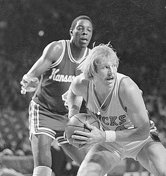 Kent Benson Of The Milwaukee Bucks In A Game 1970s Old Basketball Photo ...