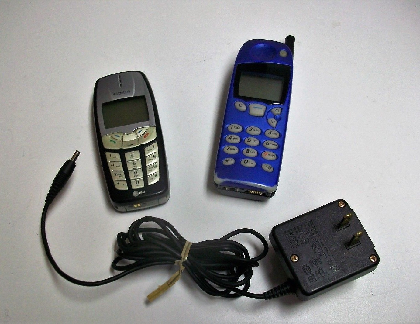 Nokia Cell Phones - Nokia Model 2260 and Nokia Model 5601i - Vintage ...