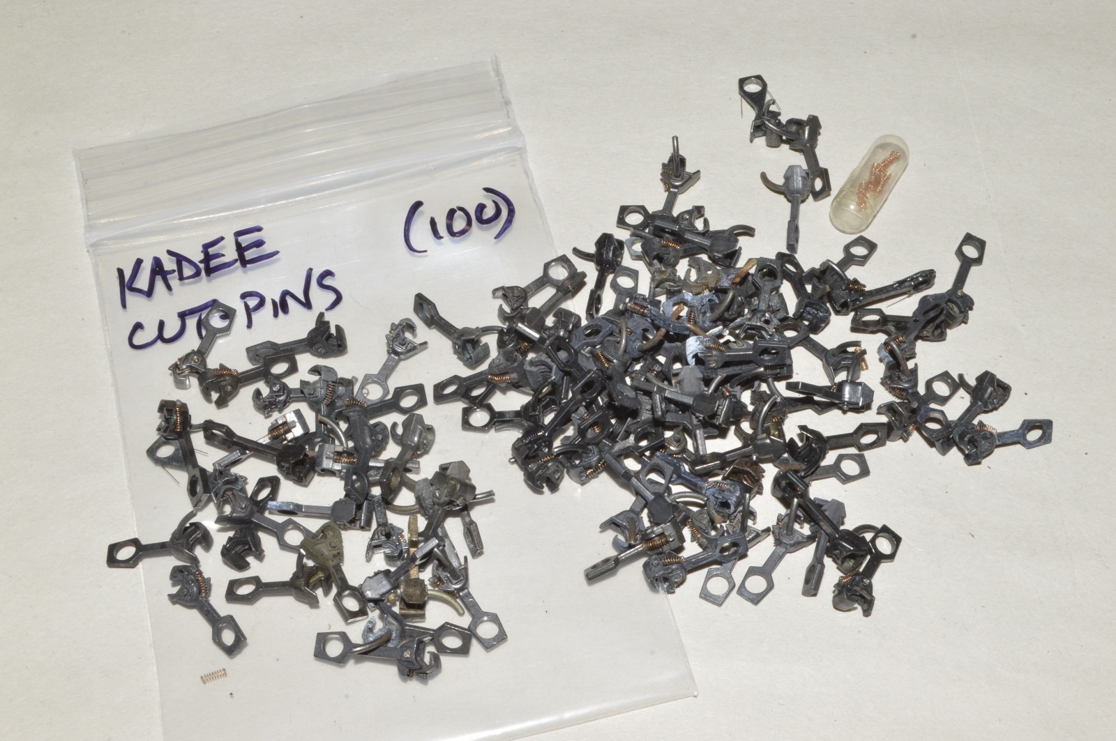 HO scale PARTS metal Kadee #5 operating knuckle couplers CUT PINS (100 ...