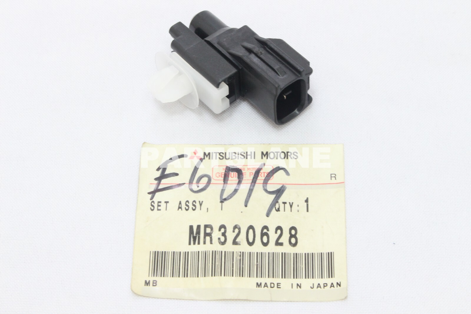 Mitsubishi OEM MR320628 Ambient Air Temperature Sensor for sale online ...