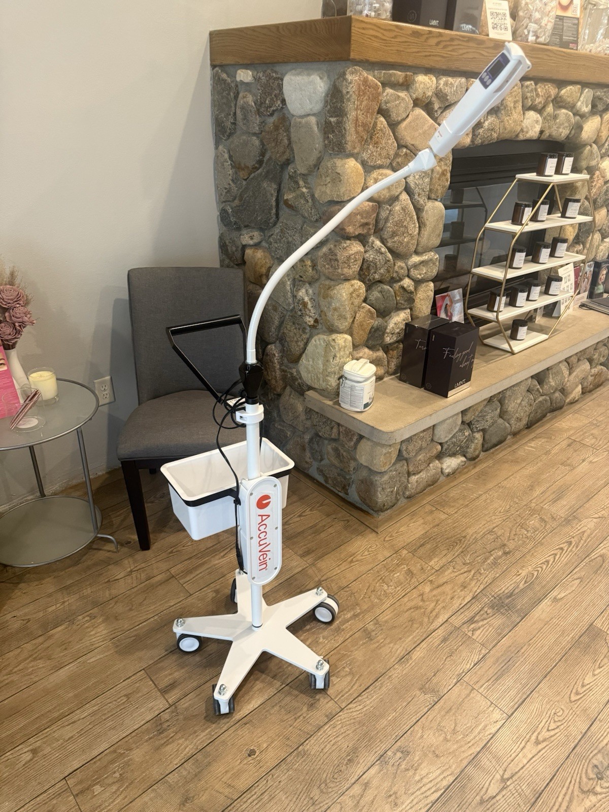 AccuVein AV500 Portable Vein Finder With Stand Charging Adapter Fully ...