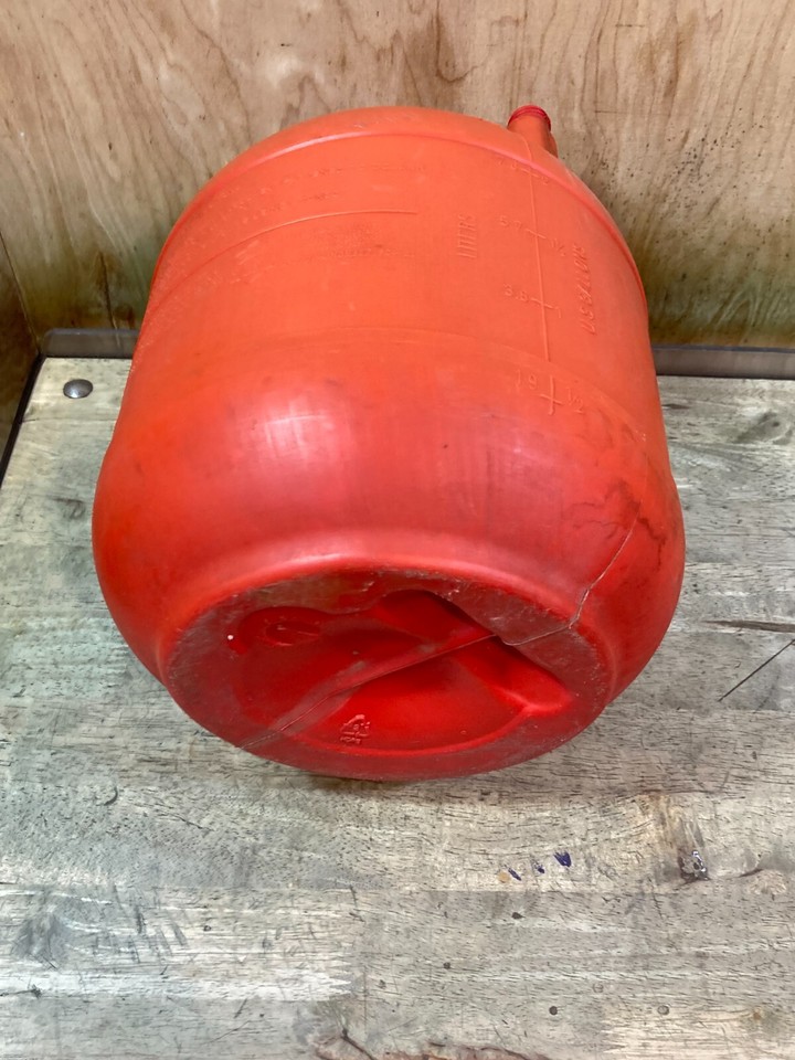 EAGLE 2.5 GALLON PLASTIC GAS CAN PG-3 - No Spout or Caps- Scratches | eBay