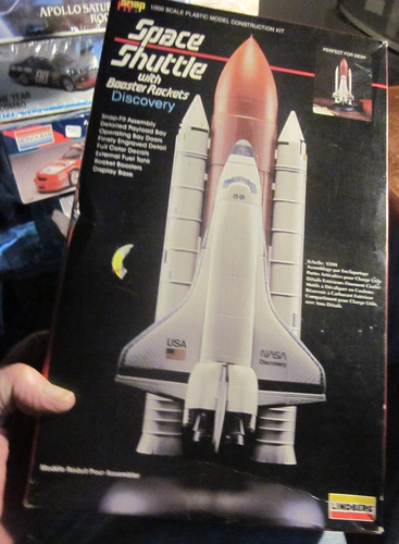 Lindberg #99000 Snap-Fit Space Shuttle Discovery 1/200 Scale Model Kit ...