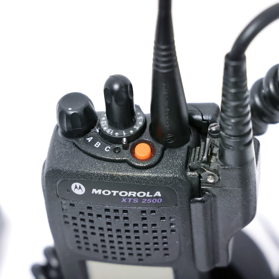 COMPLETE MOTOROLA XTS2500 Model II UHF 450-520Mhz Radio H46SDF9PW6BN ...
