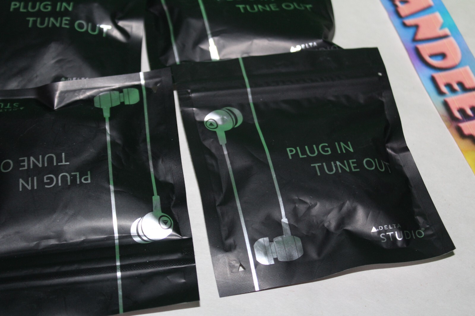 Delta Studio Airlines 4 Packages White Ear Buds Amenity Kits | eBay