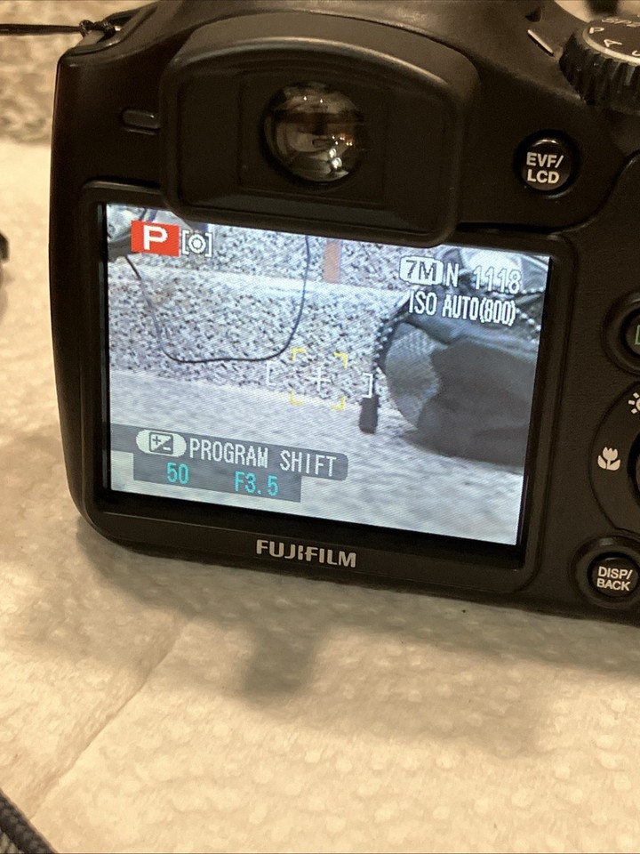 Fuji Finepix S700 7.1MP Digital Camera W Carrying Case, SD Card, Lens ...