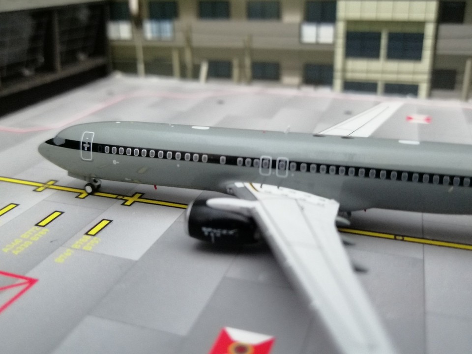 SPACE X Boeing B737-800 N154TS 1/400 by Panda Models. BRAND NEW | eBay UK