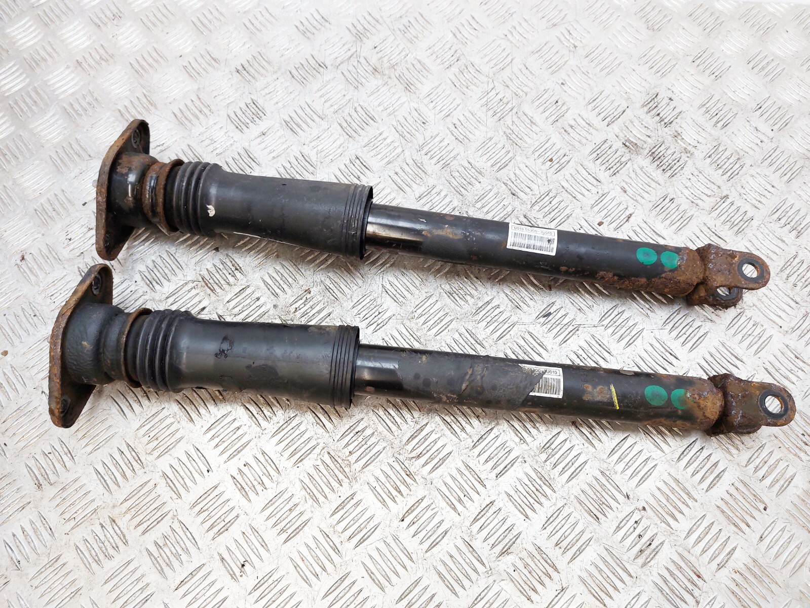 2013 Hyundai Ix35 Rear Shock Absorbers 553003U010 for sale online | eBay
