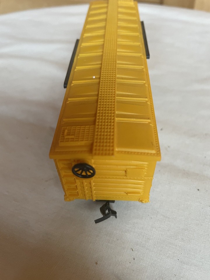 Vintage Mixed Lot of 6 HO Scale Railroad Box Cars. See Description for ...