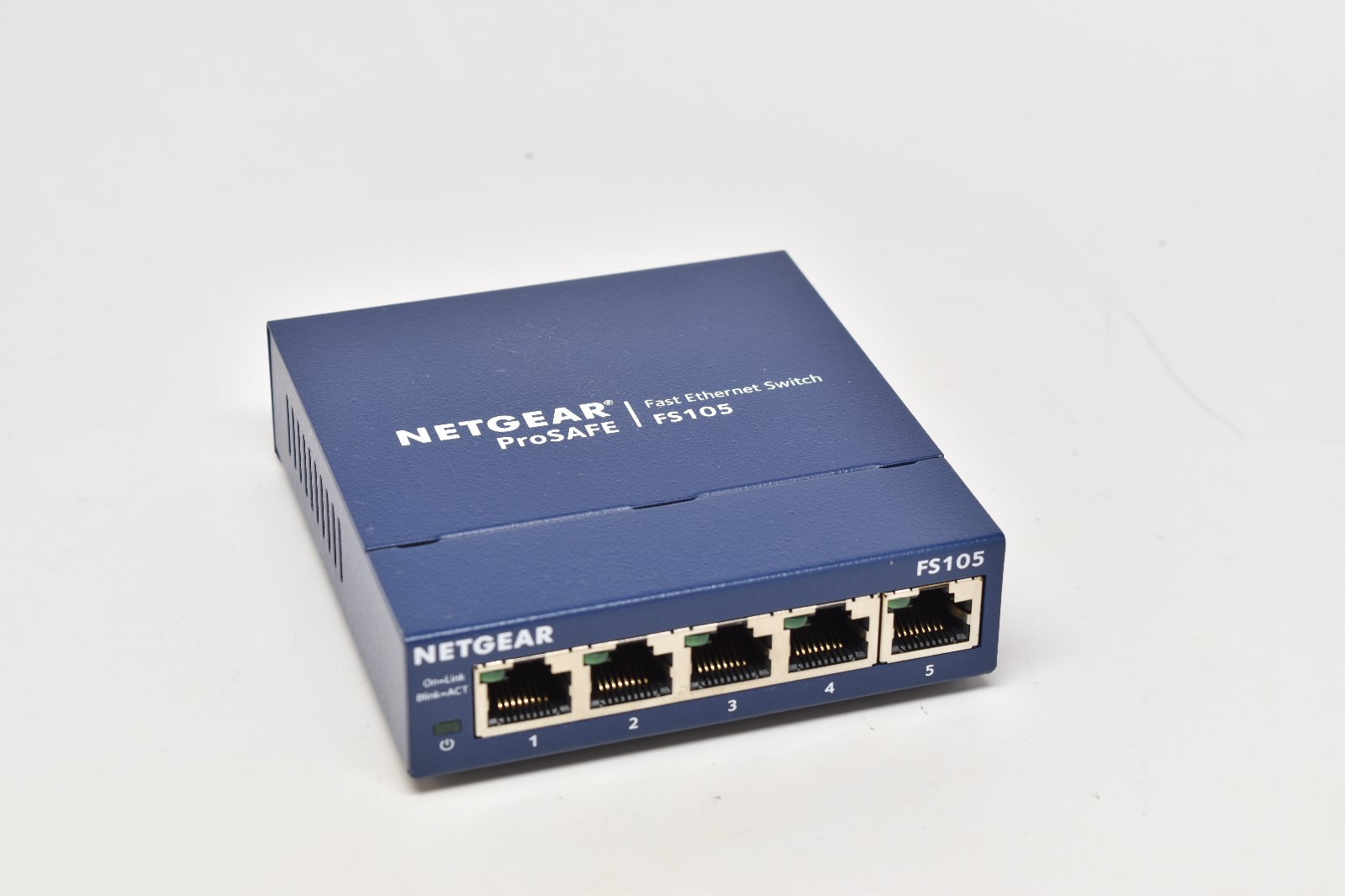 NETGEAR ProSafe FS105 10/100 Desktop Switch - switch - 5 ports ...