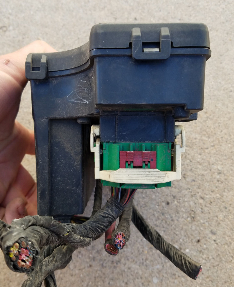 08 09 CHRYSLER SEBRING Avenger FUSEBOX POWER RELAY TIPM MODULE BCM ...