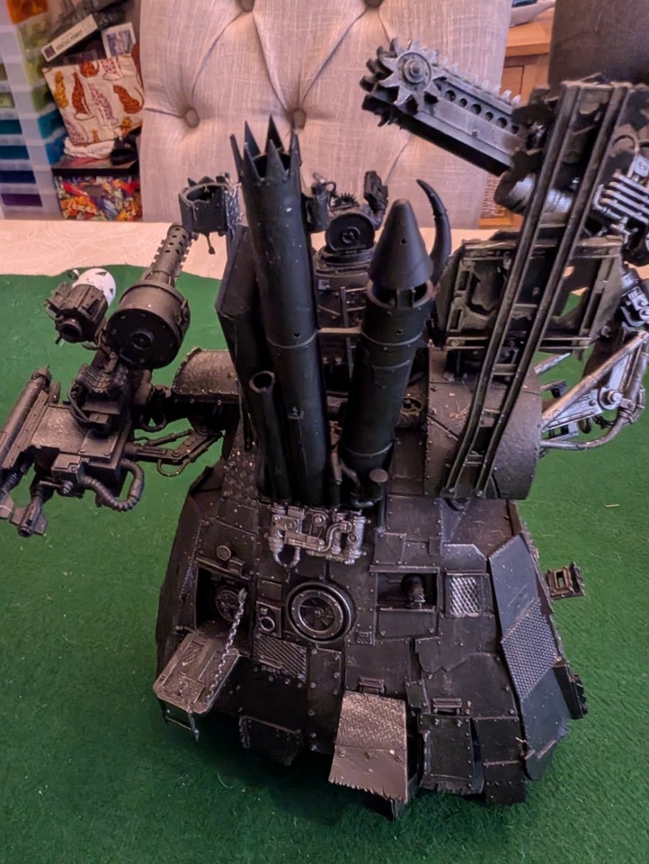 Warhammer 40K Ork Stompa Mob In Goff Colours. 1 Stompa & 3 Killa Kans ...