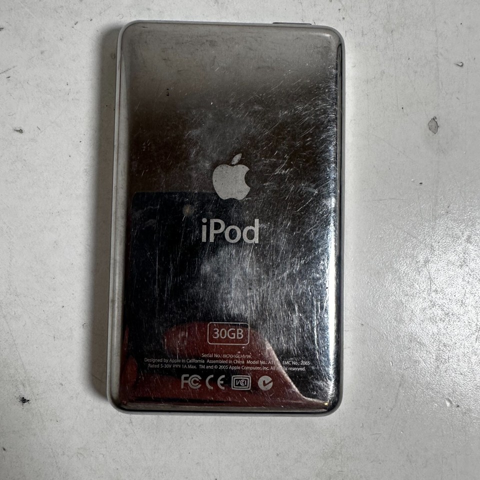 Apple iPod A1136 White 5th Generation 30GB Portable Digital Audio MP3 ...