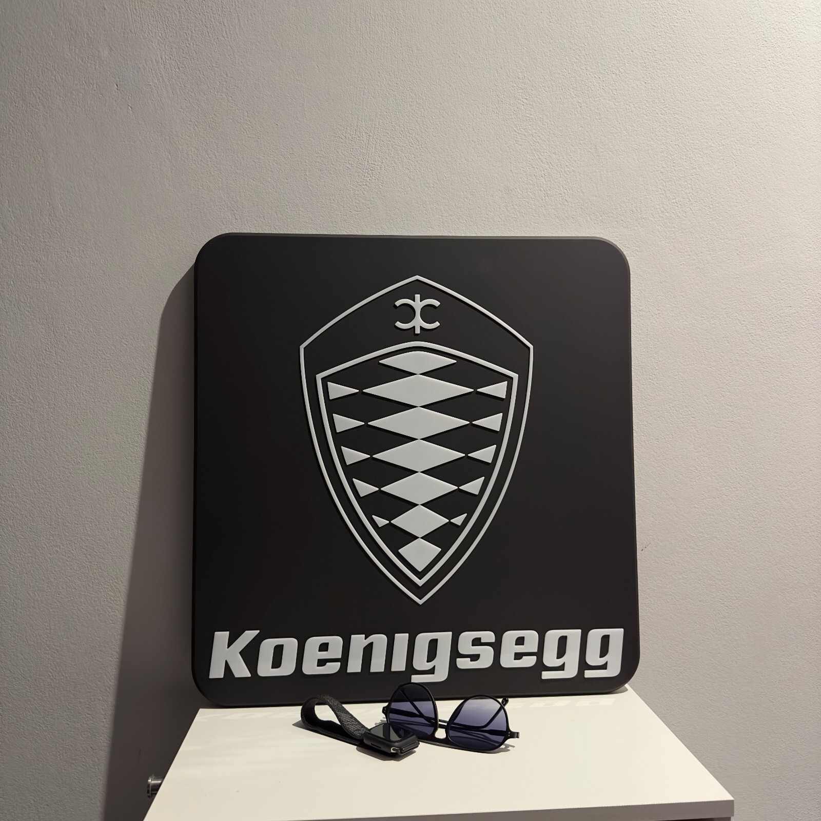 Koenigsegg Symbol Wallpaper