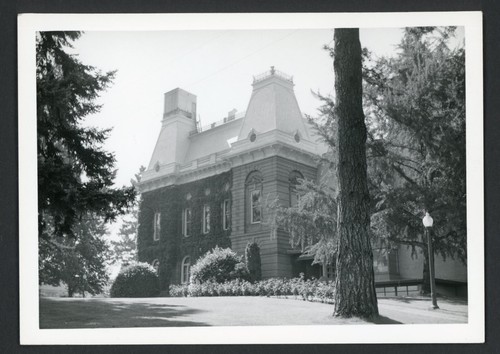 Villard Hall University of Oregon Photo 1950s Spooky Gabled Historic ...
