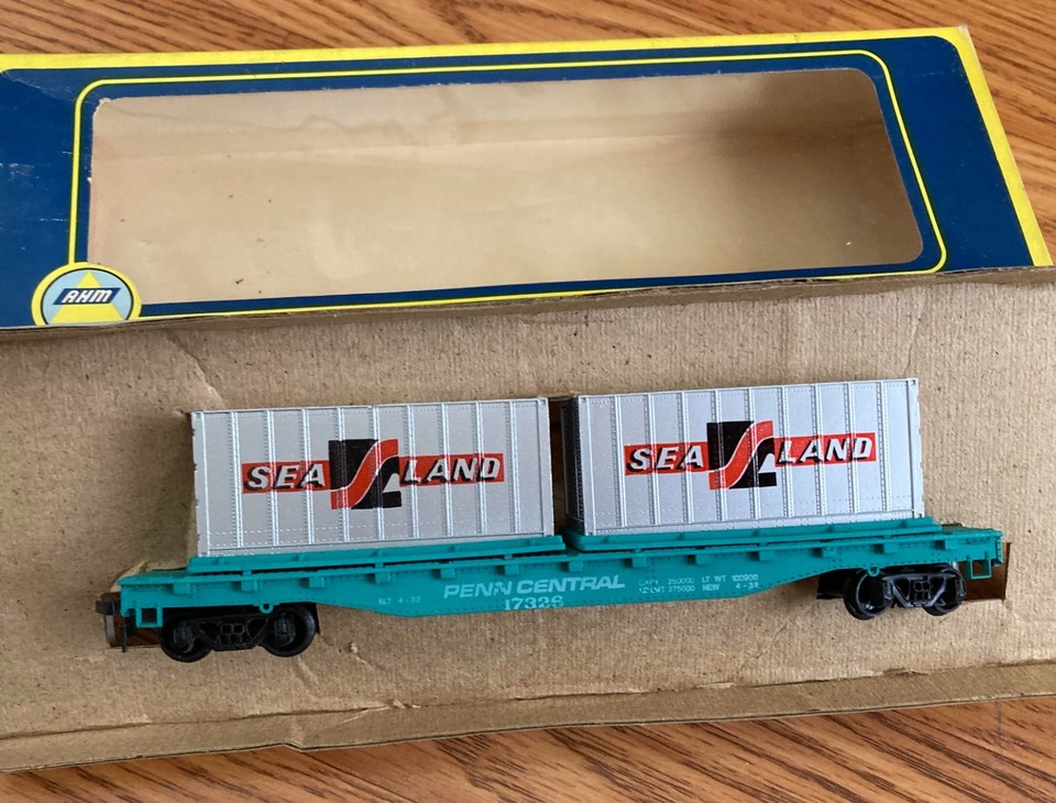 AHM HO Flat Car w/ Two SEA LAND Containers. PENN CENTRAL. NIB. | eBay