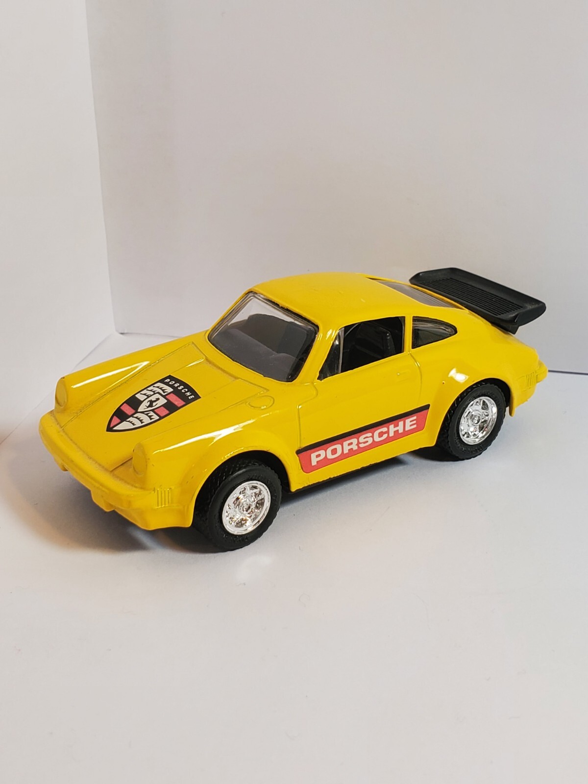 Vintage Tootsietoy Porsche 911 yellow Car Pressed Metal 4.5” Long ...