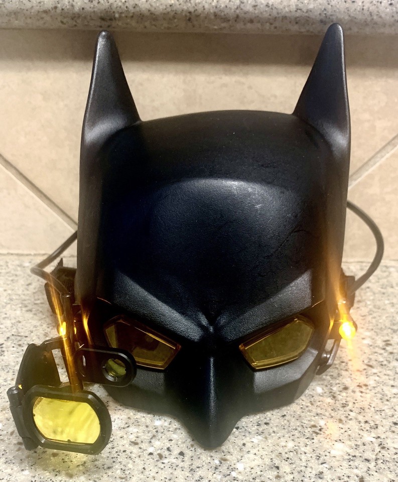 Batman Tech Mask Night-Vision Mask 2X Magnification LED Lights Up ...
