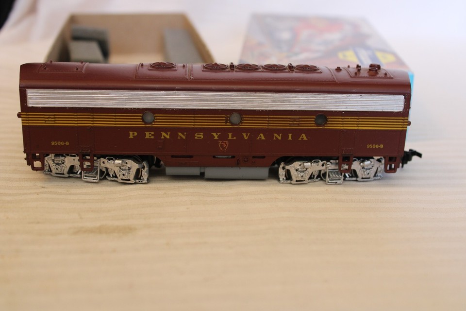 HO Scale Athearn, F7-B Diesel Locomotive, Pennsylvania, Tuscan Red ...