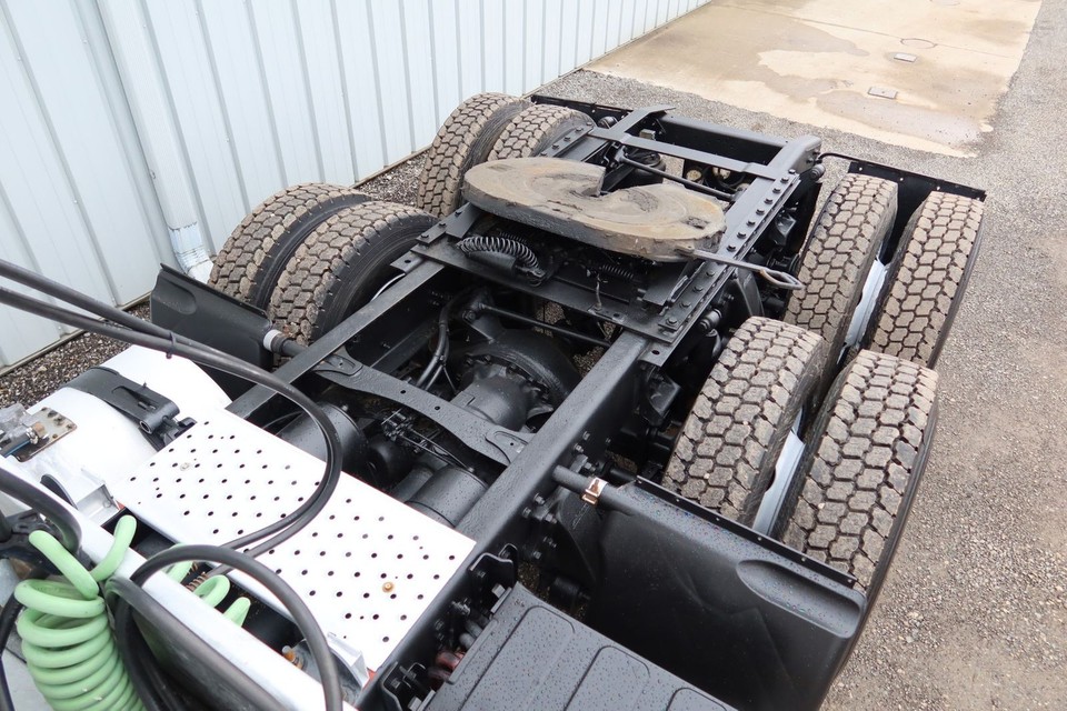 M2 413-HP DD13 DAYCAB TANDEM AXLE SEMI HAUL TRUCK TRACTOR 296-K LOW ...